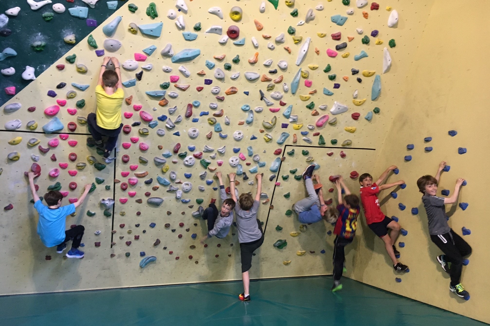 blog - Kidsreporters boulderen bij Boulderhal Kunststof! | Kidsproof Leiden