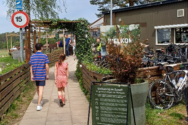 Speels genieten bij boscafé De Zweef: hoog uitzicht en borrelen ...